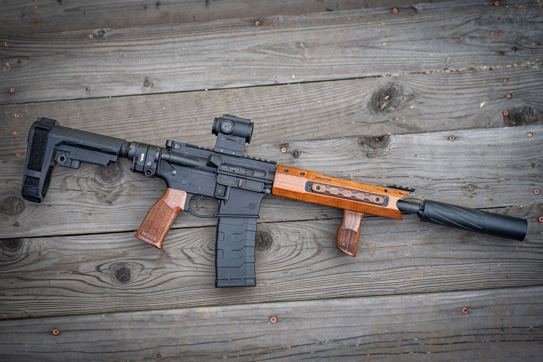 M-LOK™ Vertical Grip | American Walnut | WOOX